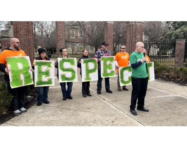 Ohio University workers union delivers nearly 800 petitions to ...
